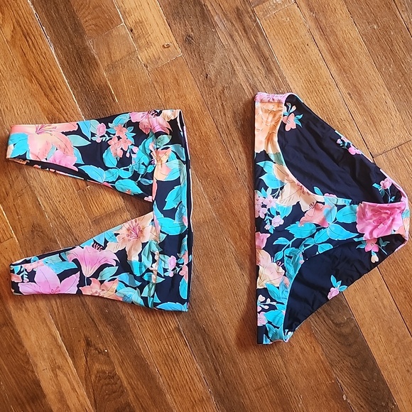 Billabong | Swim | Billabong Bikini Reversible Floral Set S | Poshmark